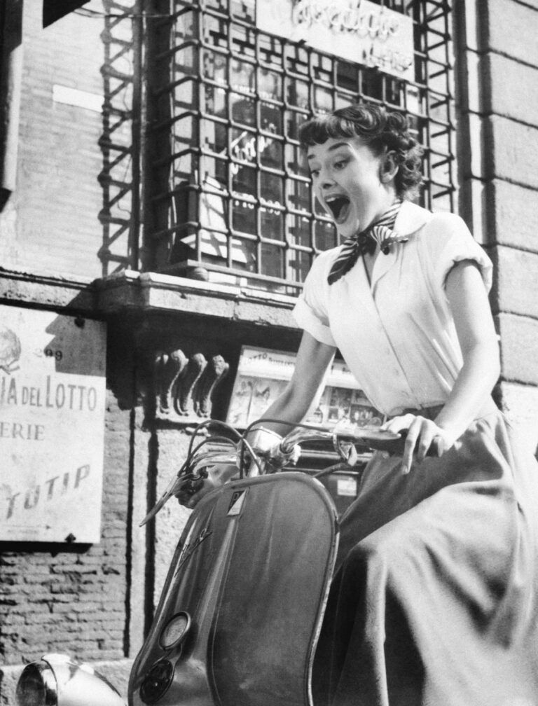 Audrey Hepburn and her Vespa - Silodrome