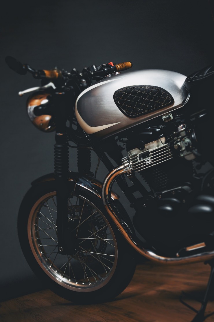 A Custom Kawasaki W650 by Motovida