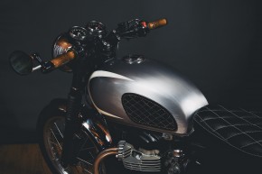 A Custom Kawasaki W650 by Motovida