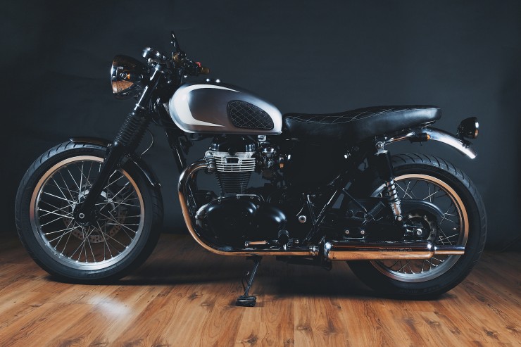 A Custom Kawasaki W650 by Motovida