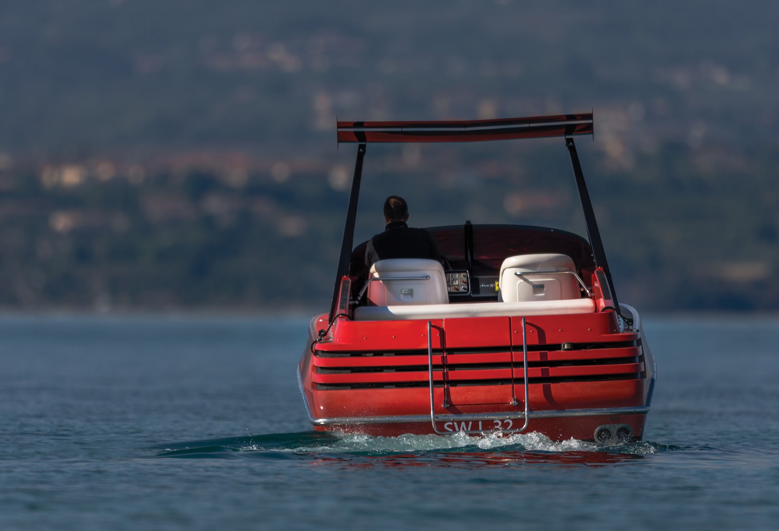 Riva Ferrari 32