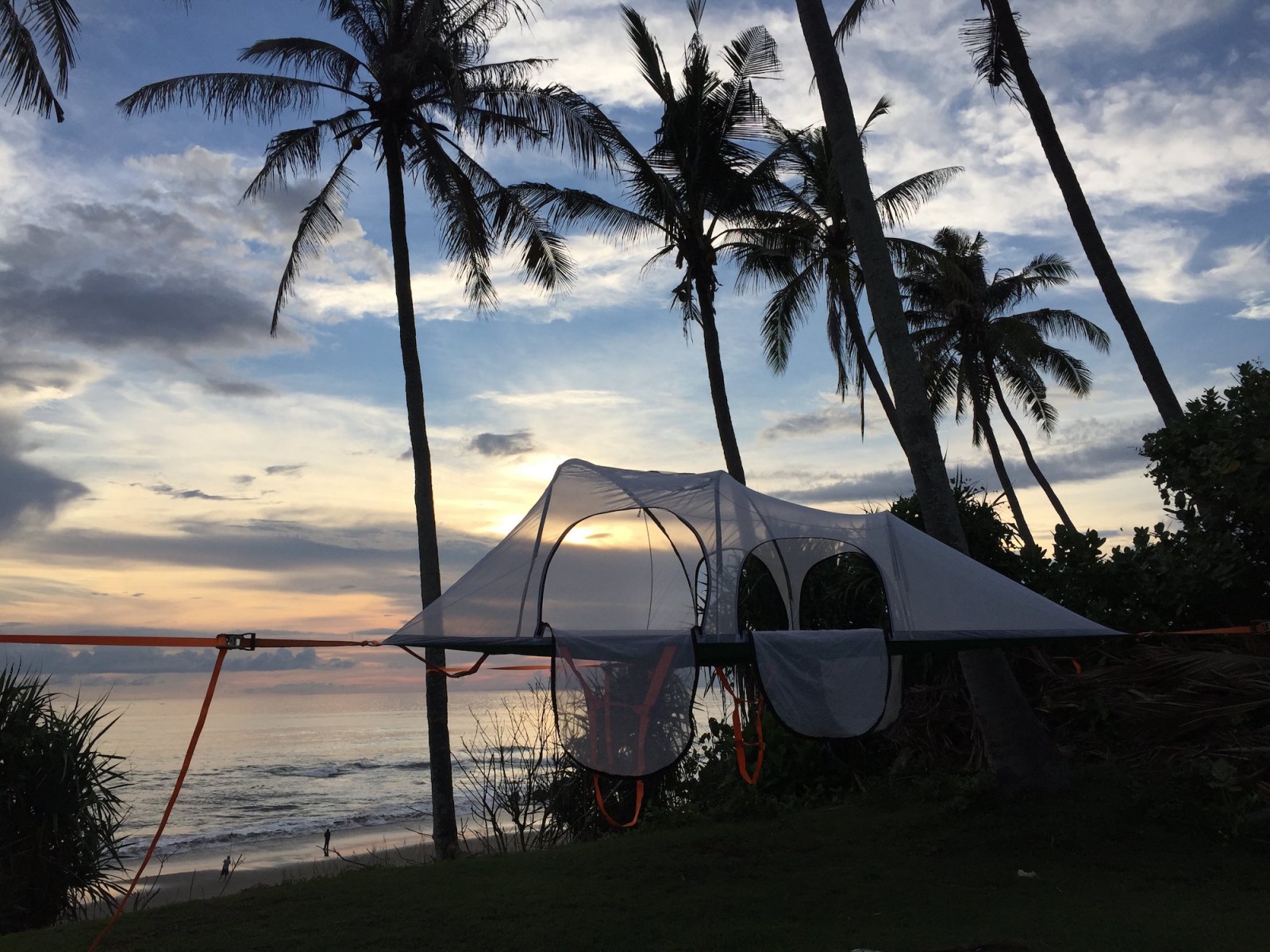 The Levitat Tree Tent