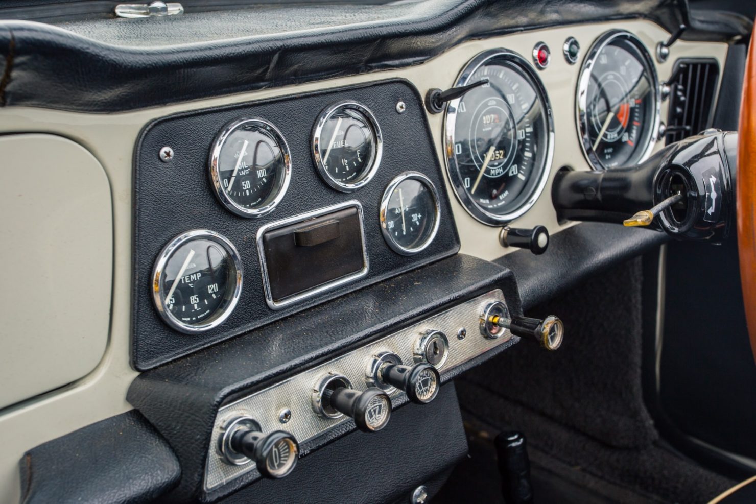 ‘High Speed Pursuit’ 1962 Triumph TR4 Police Car