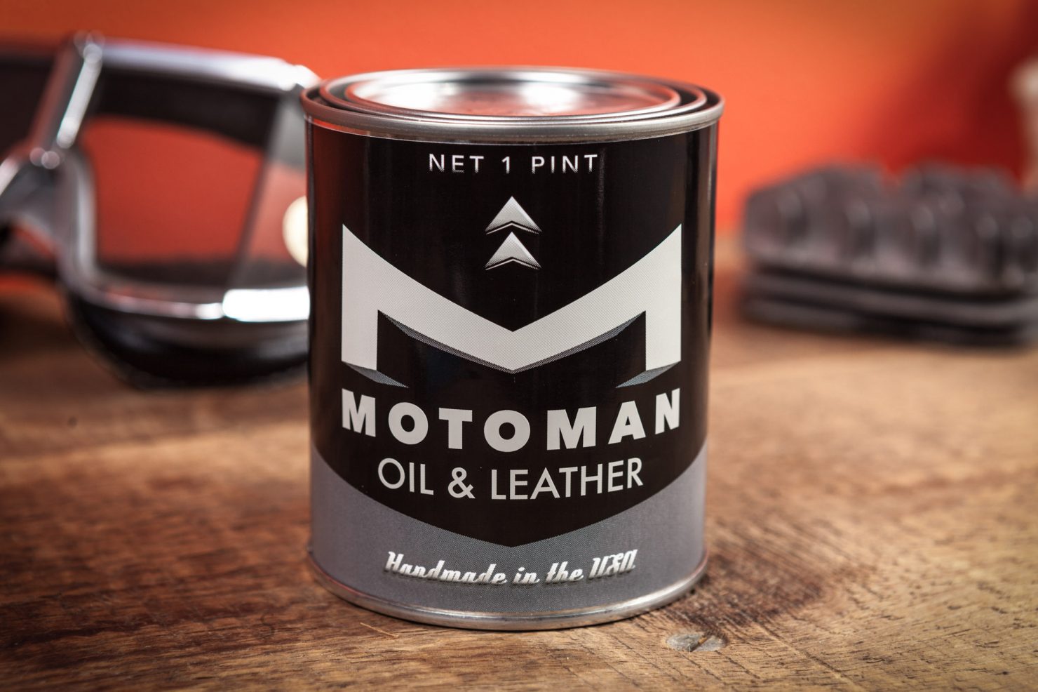 Oil & Leather Scented Candle