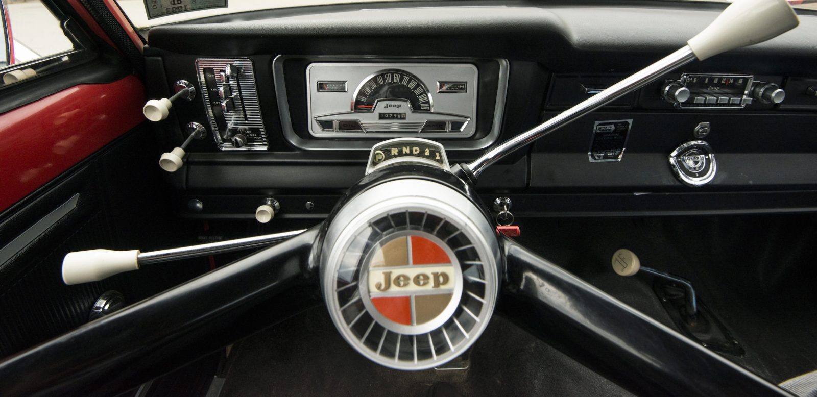 TRANSPORTES DO MUNDO TODO DE TODOS OS MODELOS: JEEP WAGONEER