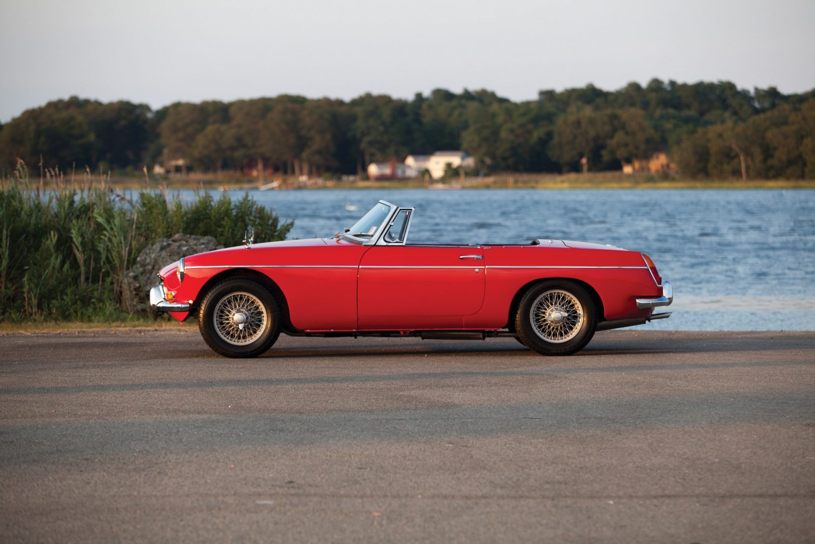 Official Buying Guide: MGB Roadster - The Quintessential British Roadster