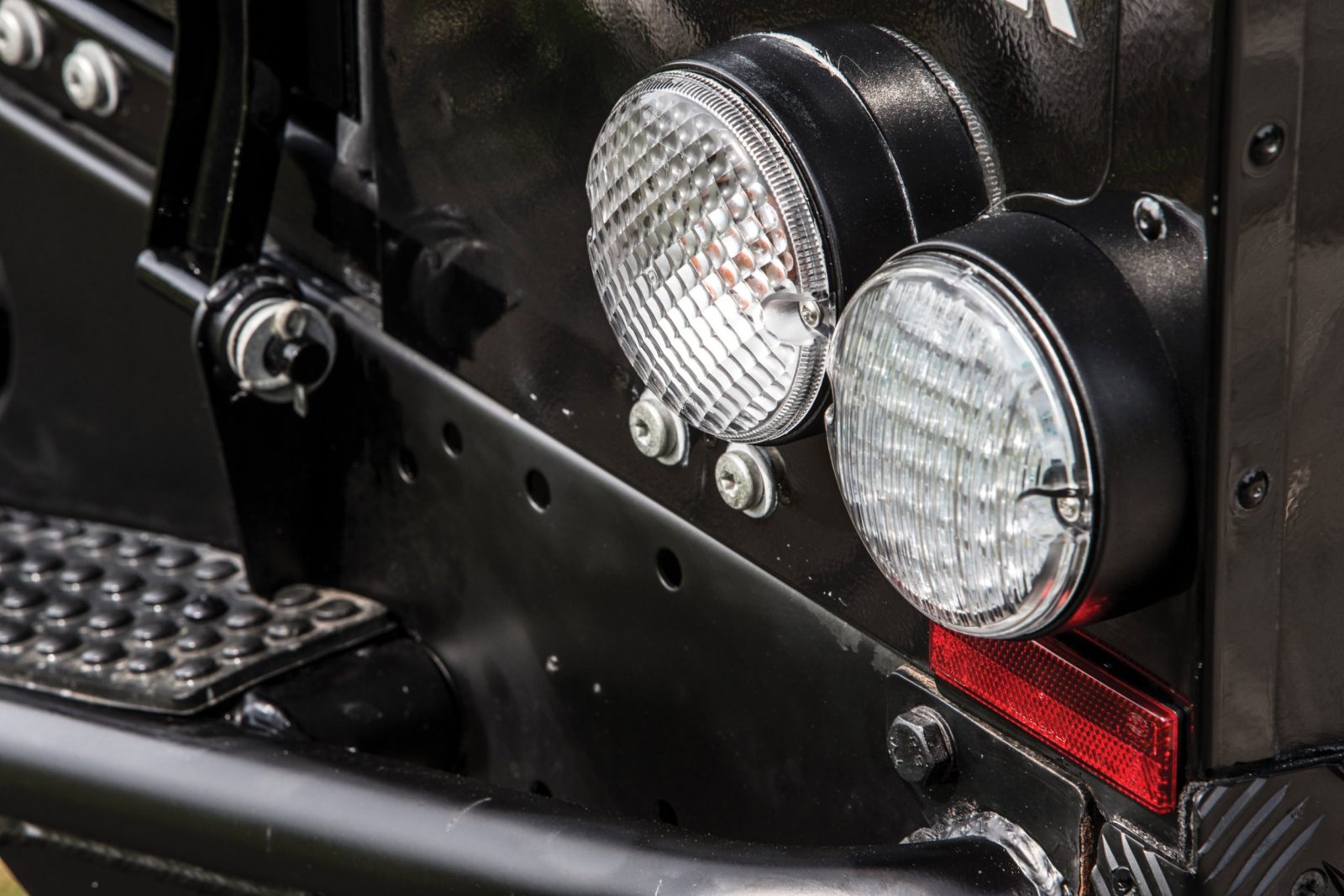 Ex-James Bond Spectre - Land Rover Defender SVX