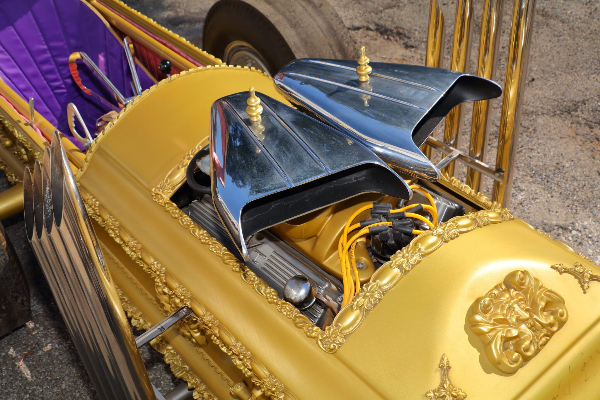 And Now For Something Completely Different: Drag-U-La - The Munster ...