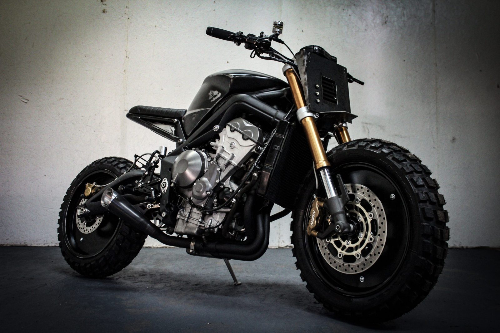 Droog Moto Custom Triumph Daytona 675 - British Post-Apocalypto