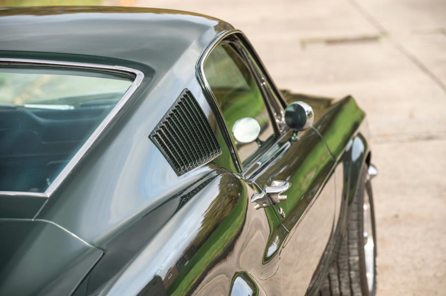 Bullitt Specification - Highland Green Ford Mustang Fastback