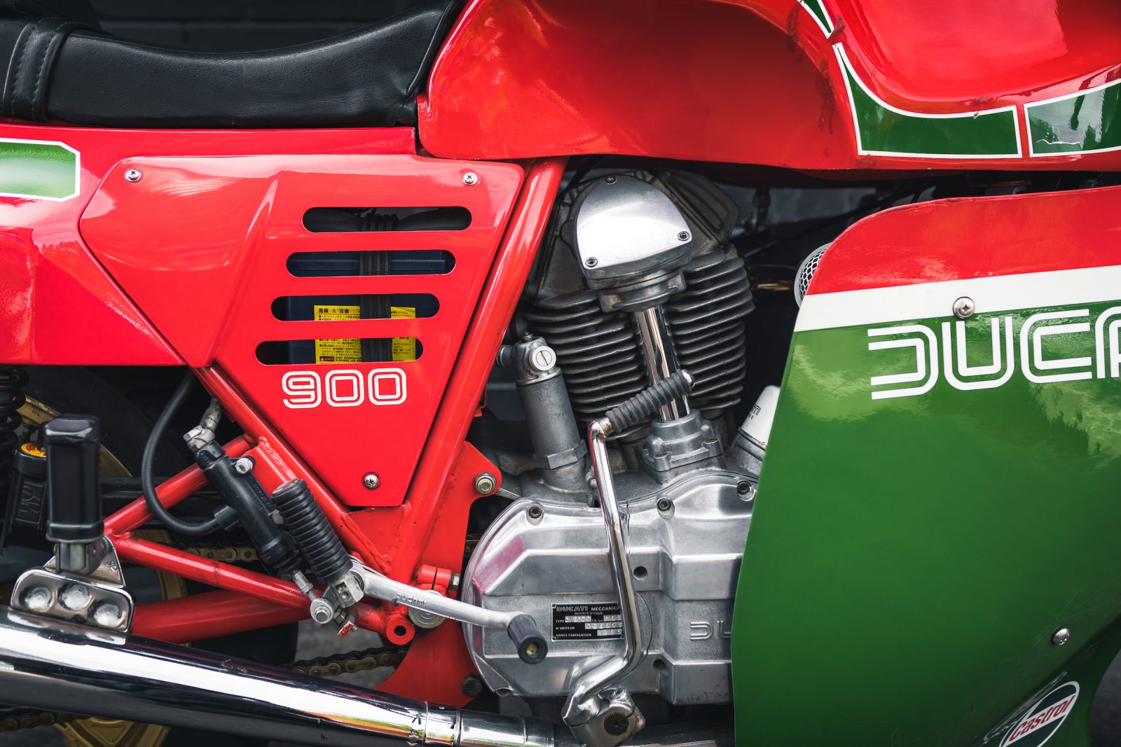 Ducati 900 Mike Hailwood Replica - The Mighty MHR