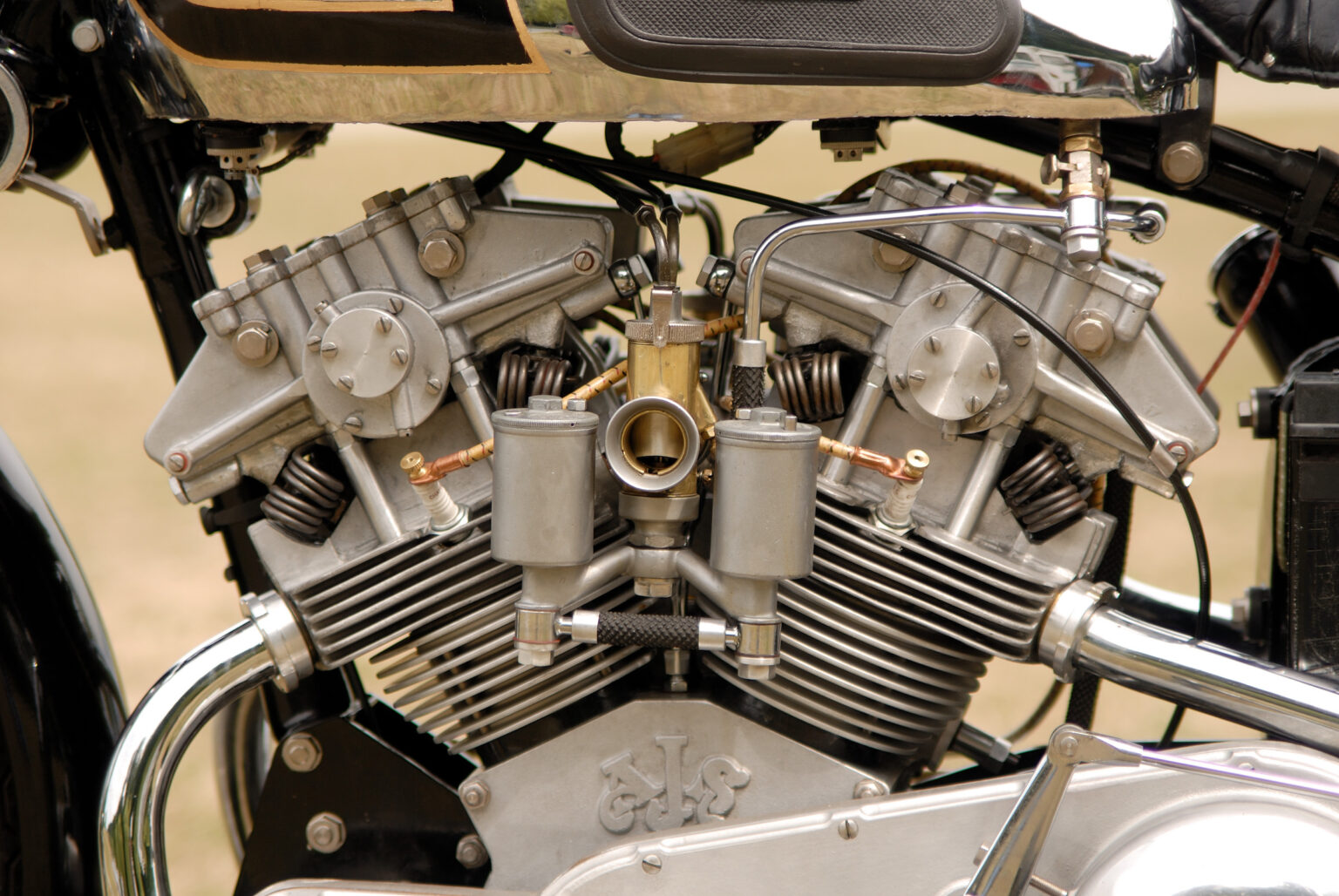 Resurrecting The Mighty AJS V4 From 1936