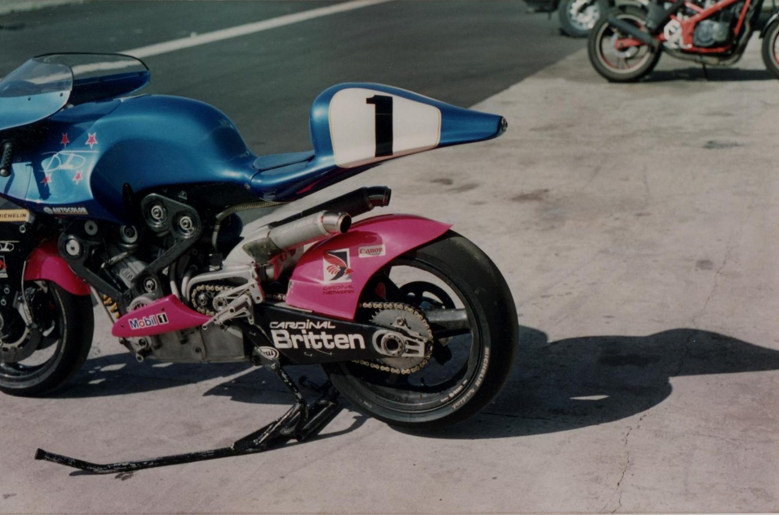 26 Pictures Unseen For Over 25 Years: A Visit To The Britten Motorcycle ...