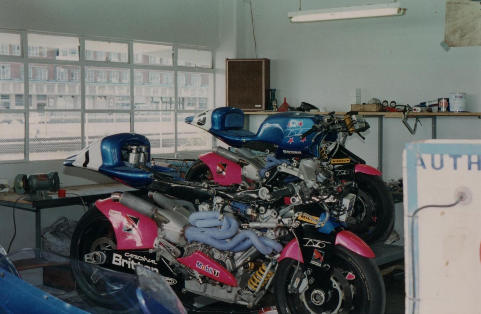 26 Pictures Unseen For Over 25 Years: A Visit To The Britten Motorcycle ...