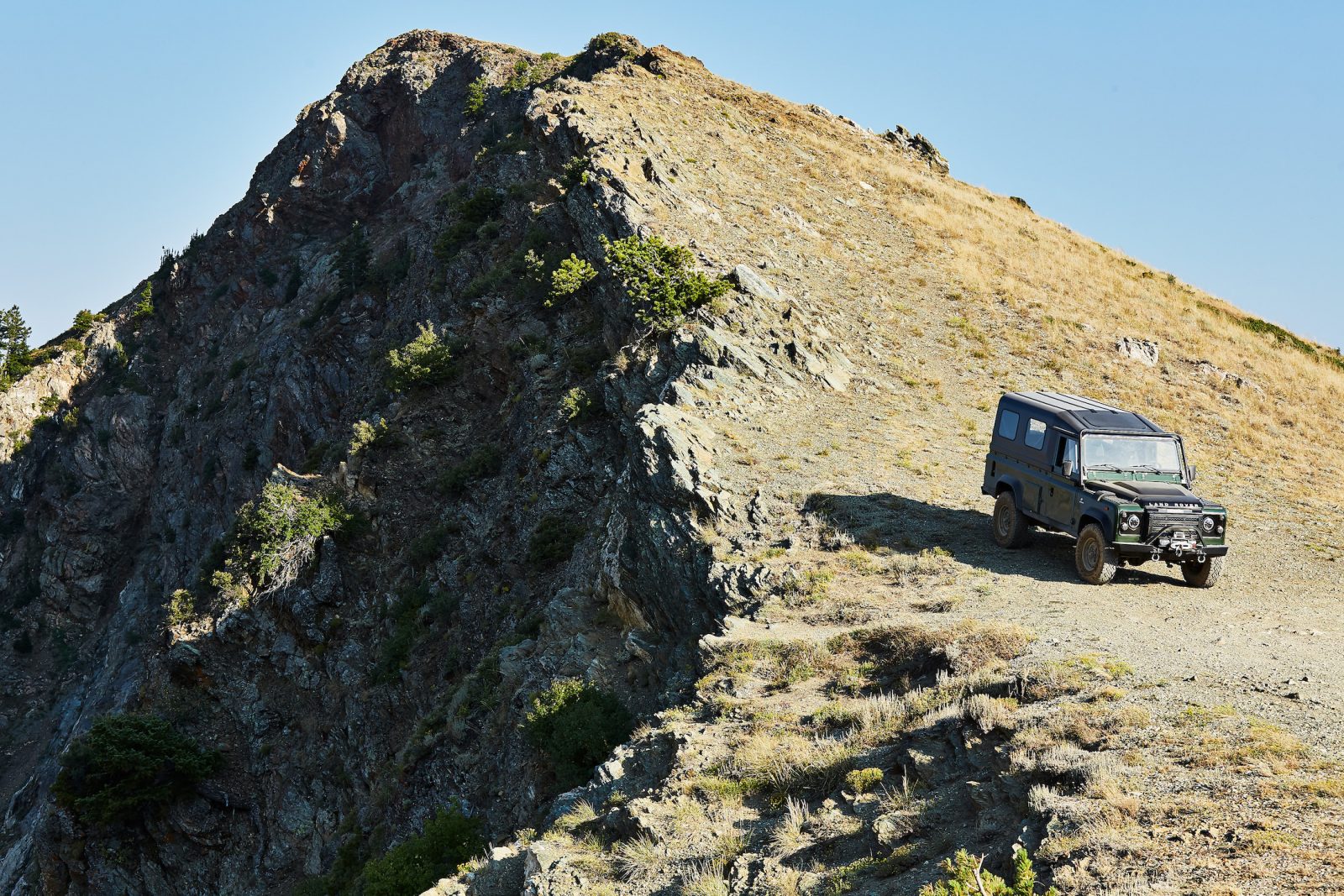 The Anvil Land Rover Defender - Rebuilt with a 600 lb-ft Cummins Turbo ...