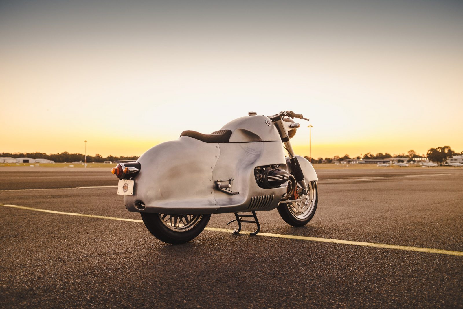 The Aero - A Bespoke Alloy-Bodied BMW R100 RS by MotoRRetro