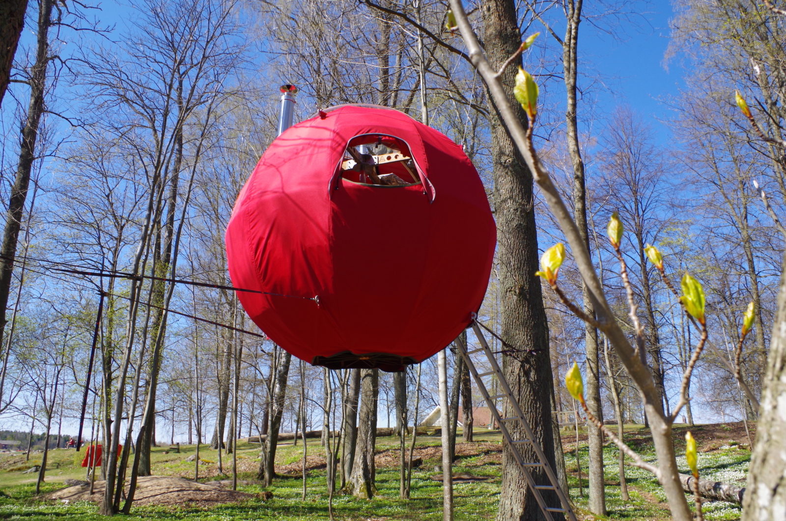 The Tree Tent – A Spherical Kit-Based Tent Designed To Be Suspended In ...
