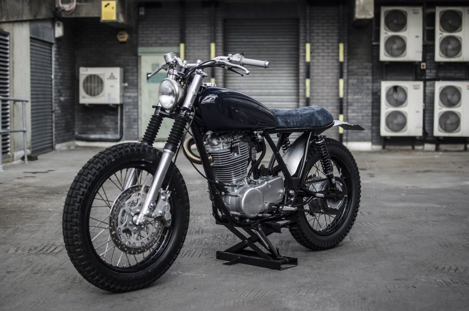 The Auto Fabrica Yamaha SR500 Type 7G - A Minimalist Scram Africa ...