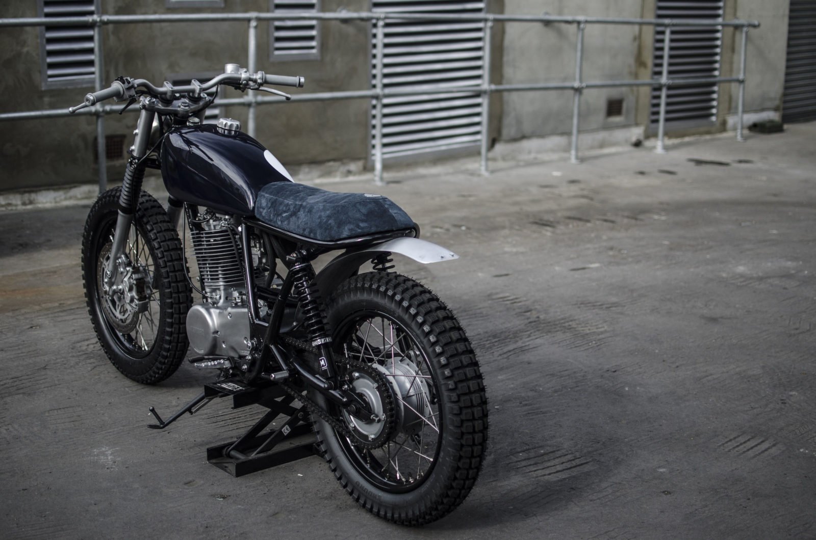 The Auto Fabrica Yamaha SR500 Type 7G - A Minimalist Scram Africa ...