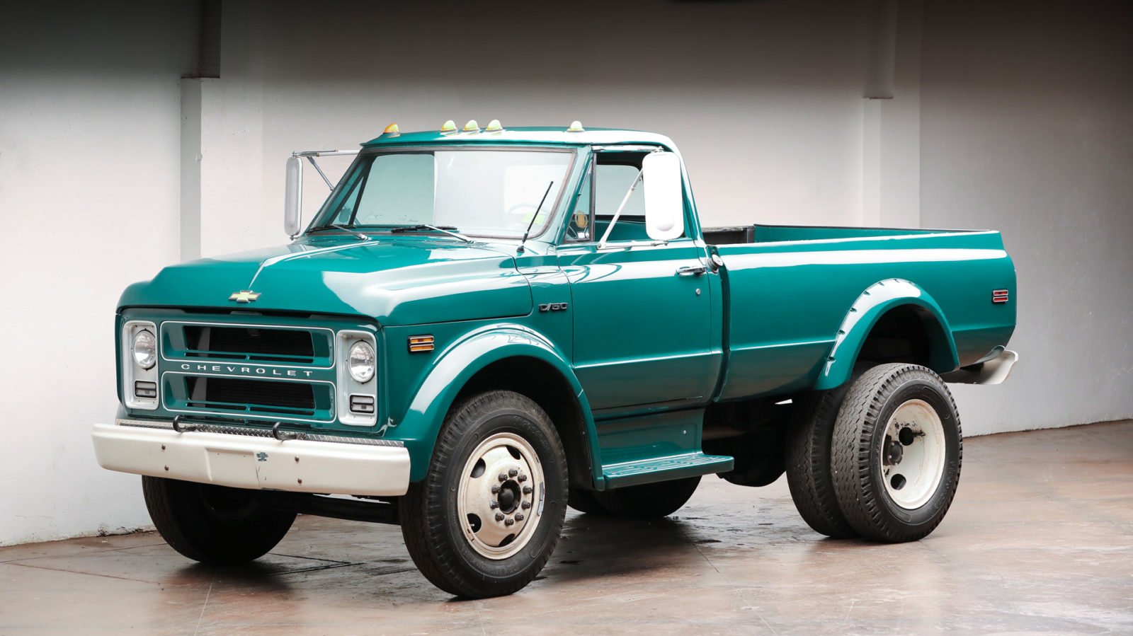 The Ultra-Short Wheelbase Truck Chevrolet Never Built – A 5.7 Litre V8 ...