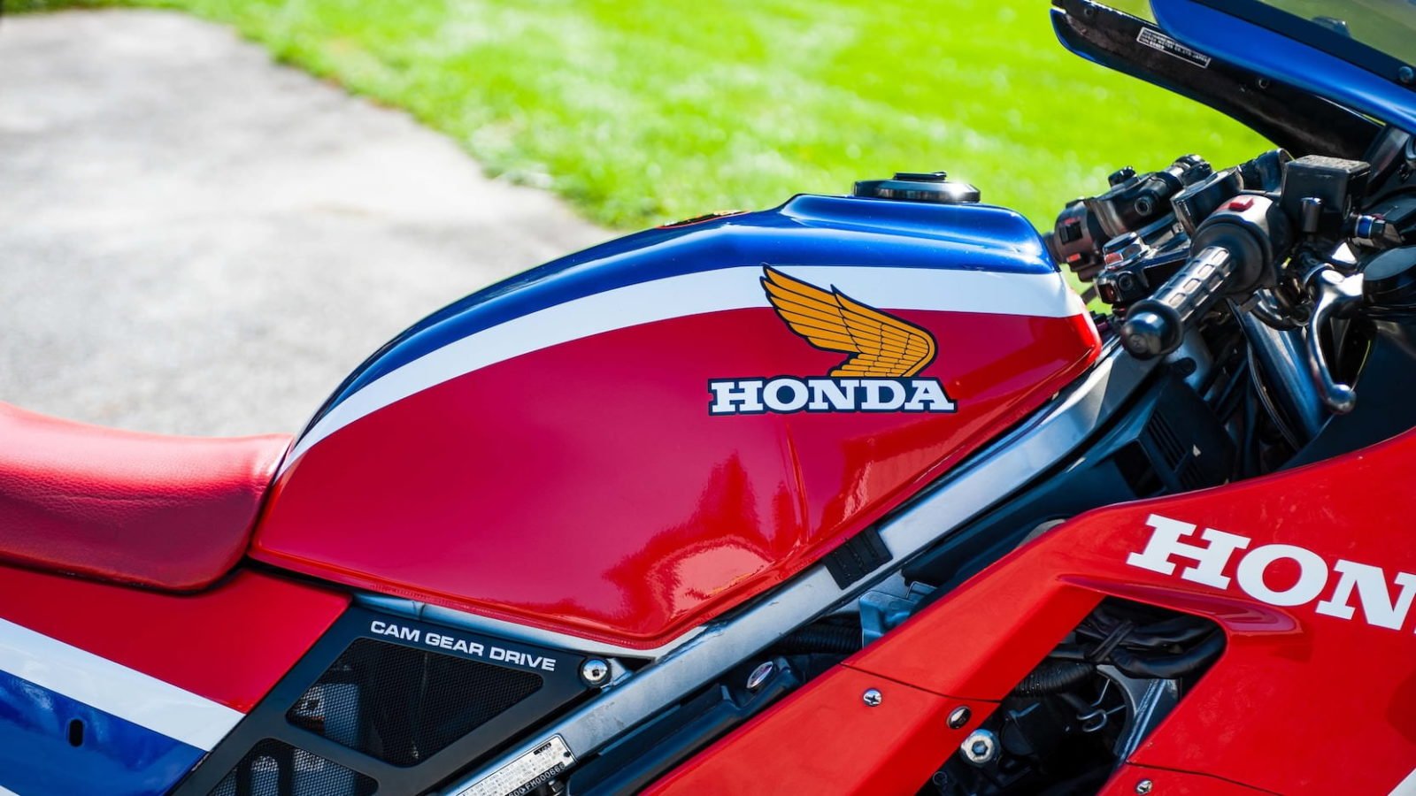 The Honda VF1000R - The Fastest Production Motorcycle In The World (In ...