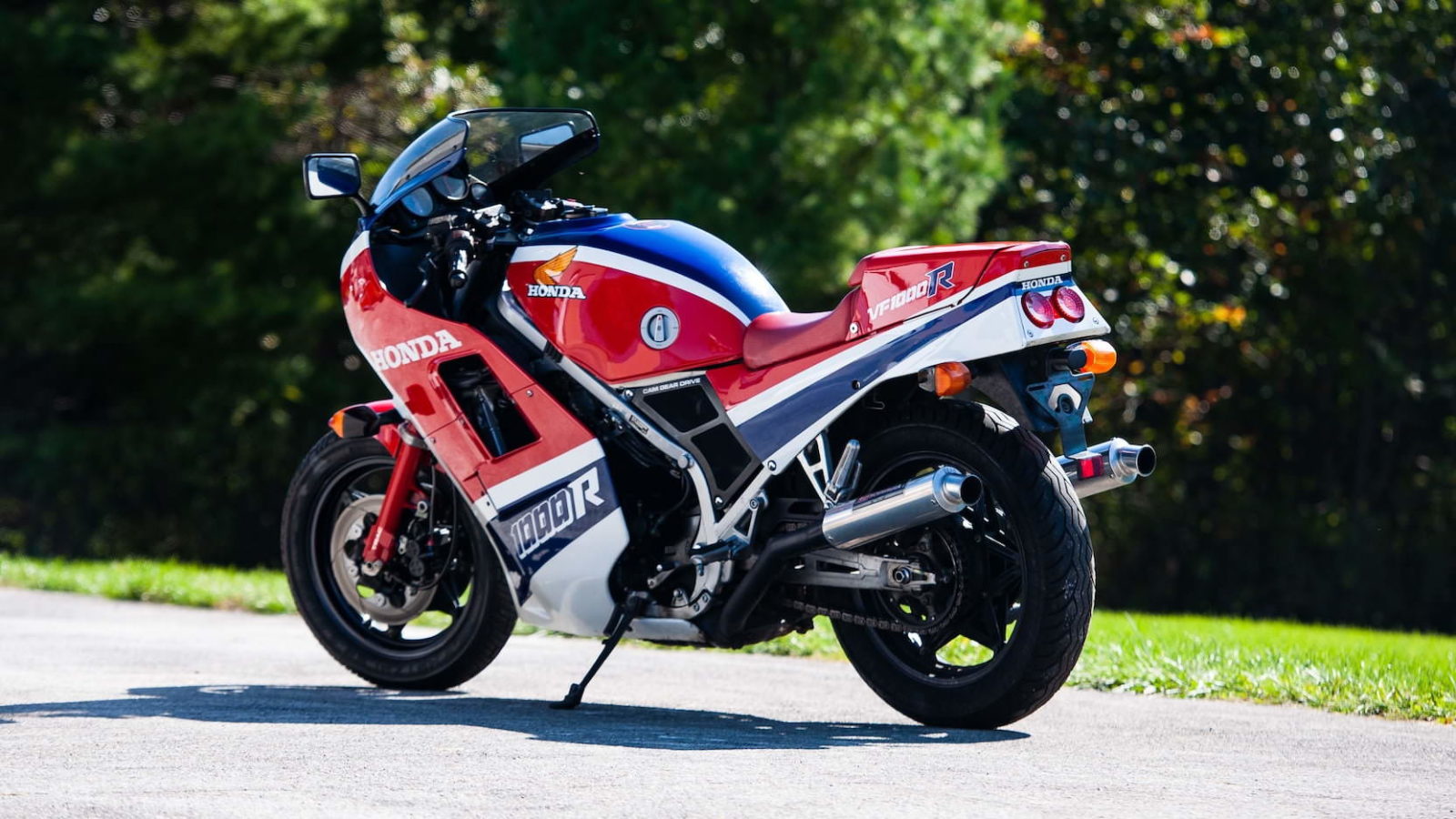 The Honda VF1000R - The Fastest Production Motorcycle In The World (In ...