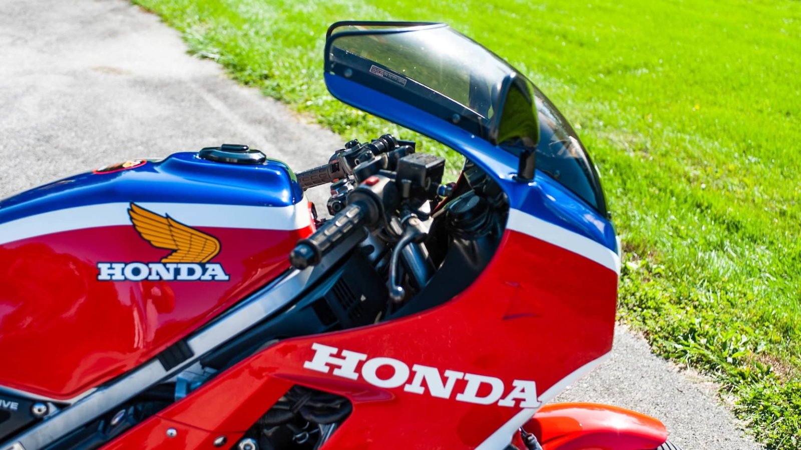 The Honda VF1000R - The Fastest Production Motorcycle In The World (In ...