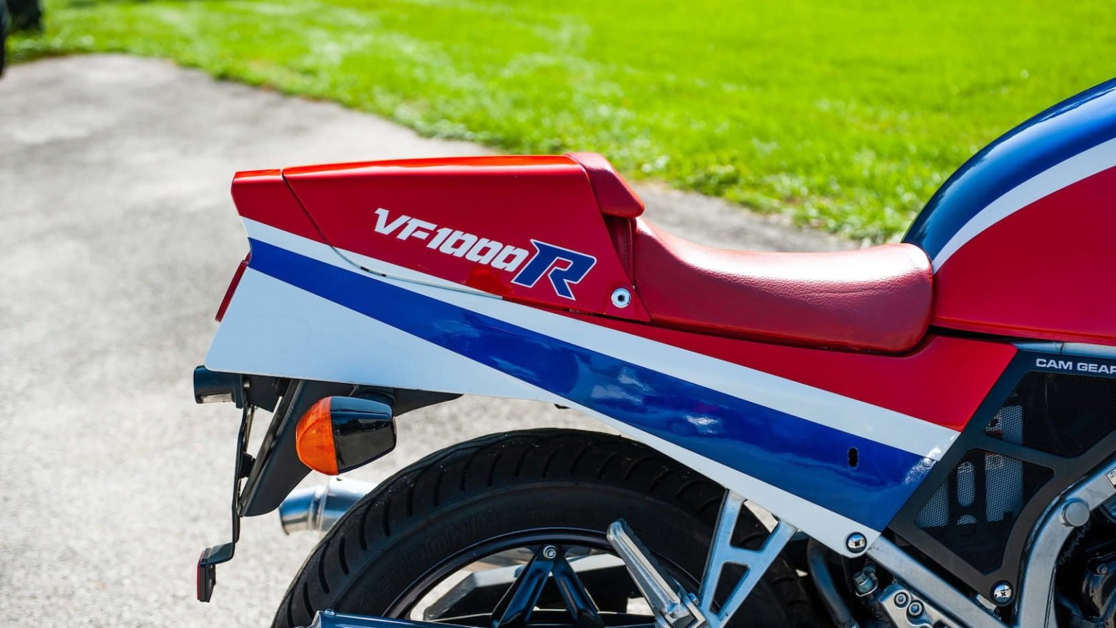 The Honda VF1000R - The Fastest Production Motorcycle In The World (In ...