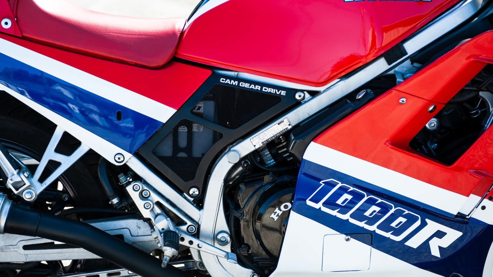 The Honda VF1000R - The Fastest Production Motorcycle In The World (In ...