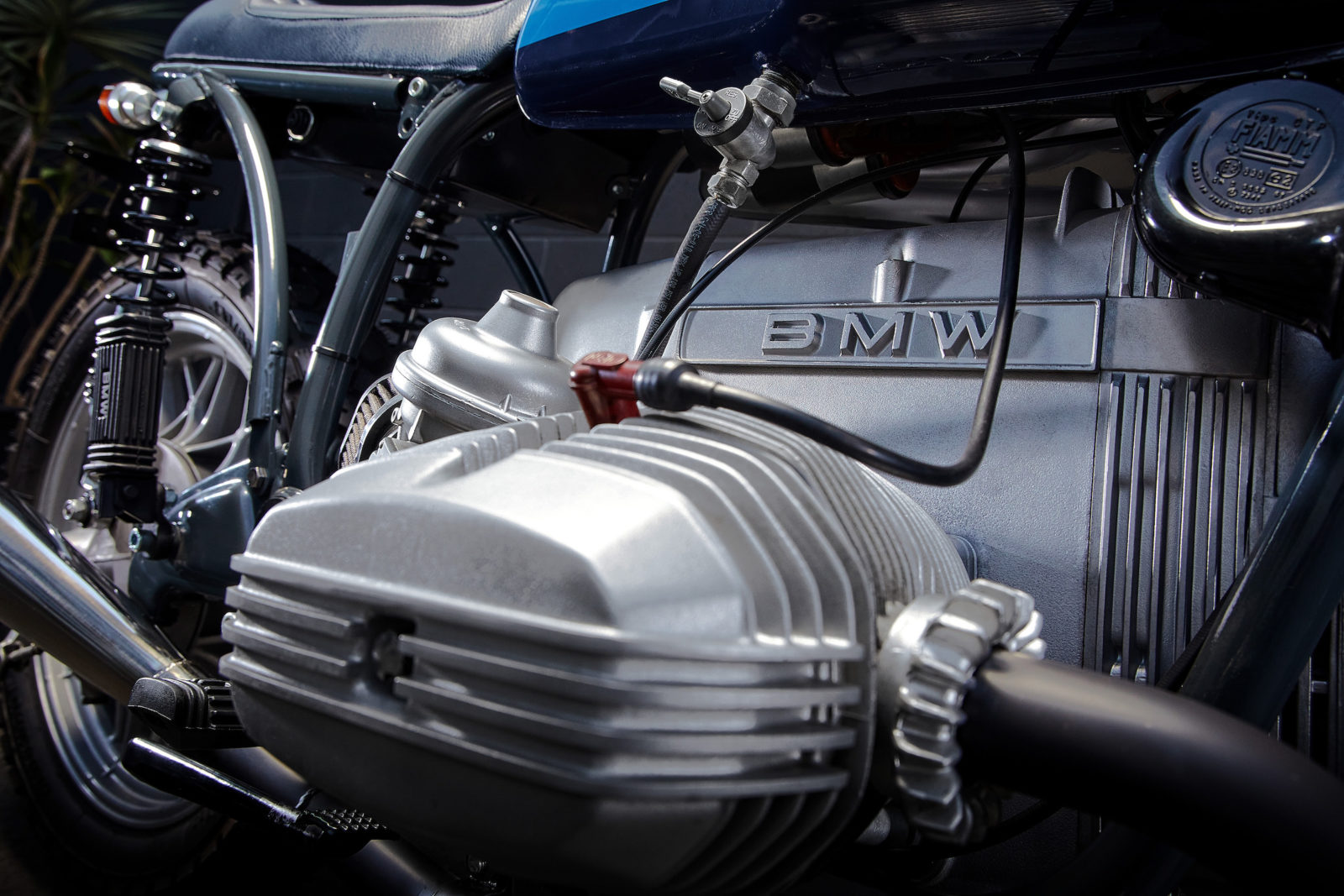 An Australian Custom BMW R100RT - The Ellaspede EB882