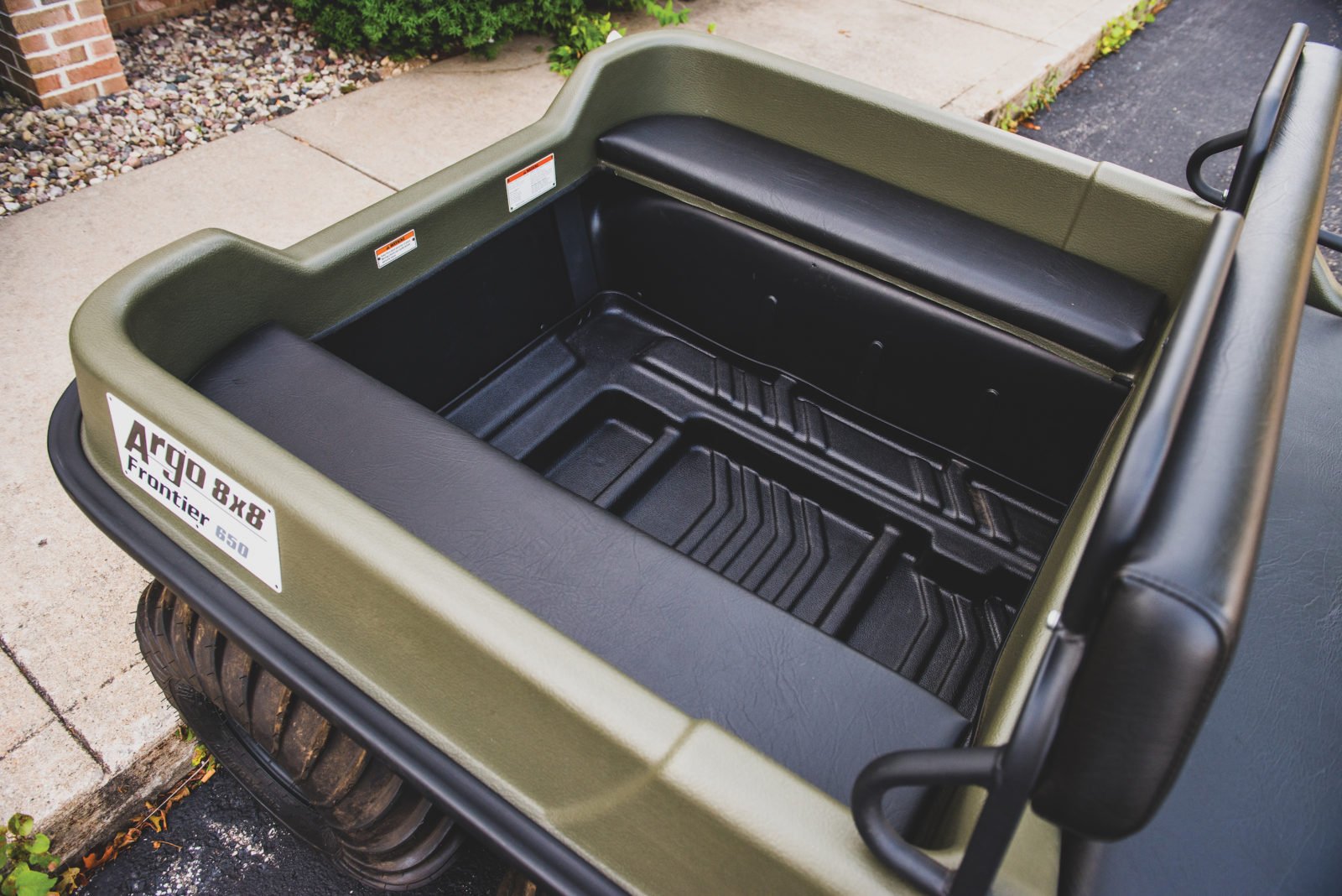 The Argo Frontier 650 8×8 - An Amphibious Go-Anywhere Machine From Canada