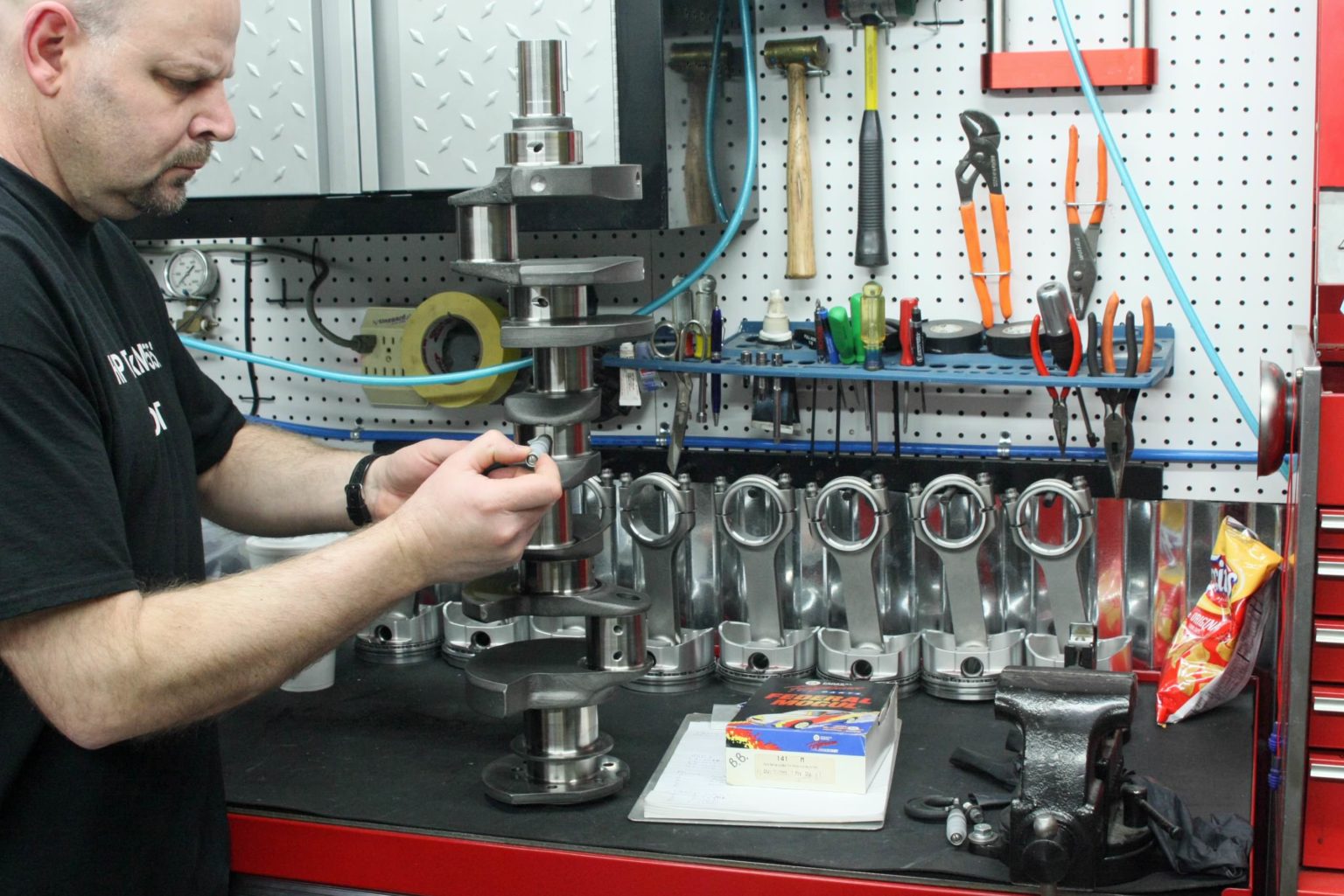 Crate Engine King: A 1,000 HP 10.35 Litre Daily-Driveable Big Block V8