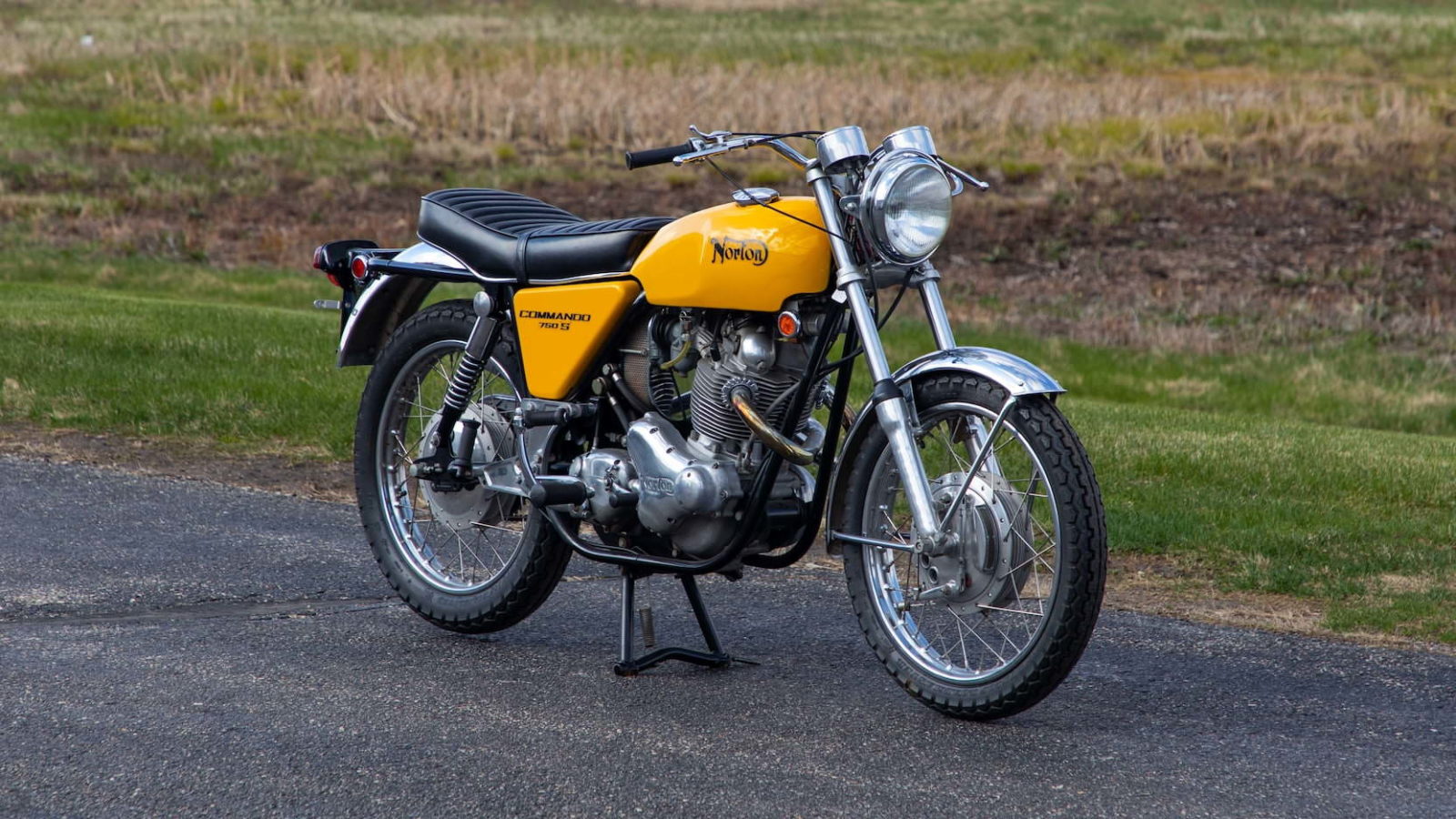 The Norton Commando 750 S - A British Superbike Icon