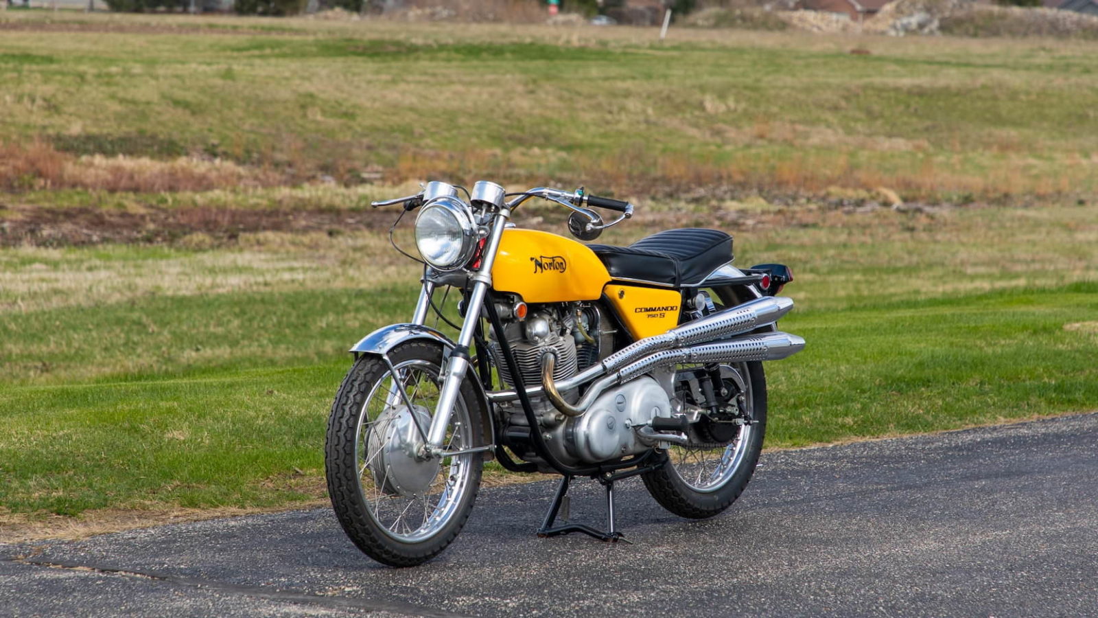 The Norton Commando 750 S - A British Superbike Icon