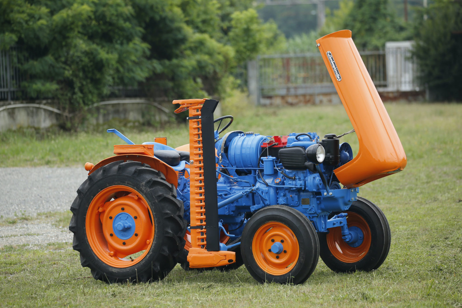 The Lamborghini 2241R Tractor - A Lamborghini Wearing Gulf Colors For ...
