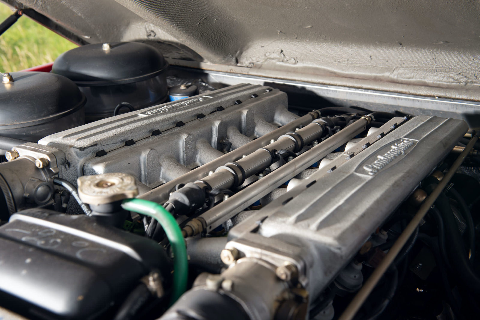 The Mighty Lamborghini LM002 – A Countach V12-Powered Luxury 4x4