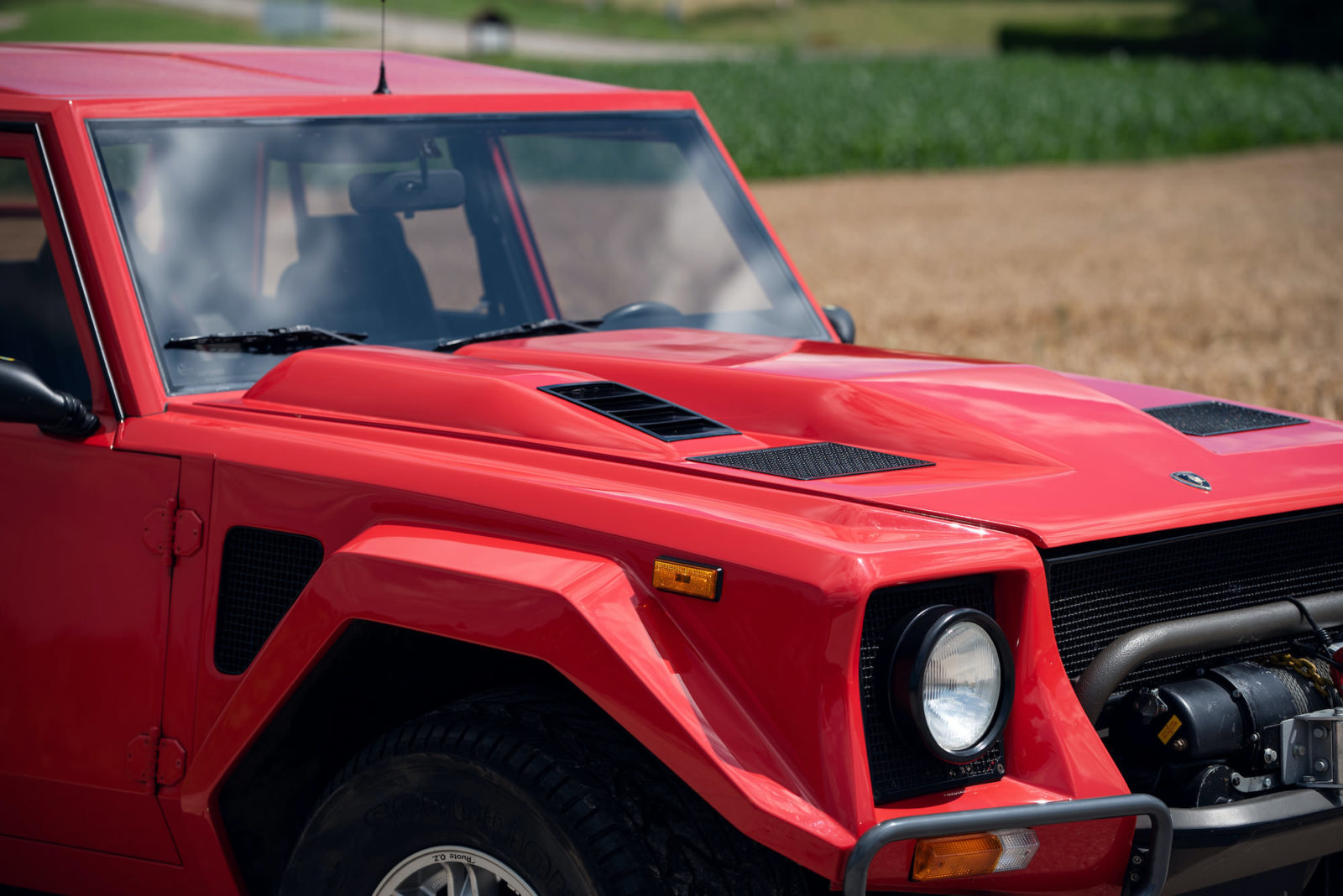 The Mighty Lamborghini LM002 – A Countach V12-Powered Luxury 4x4