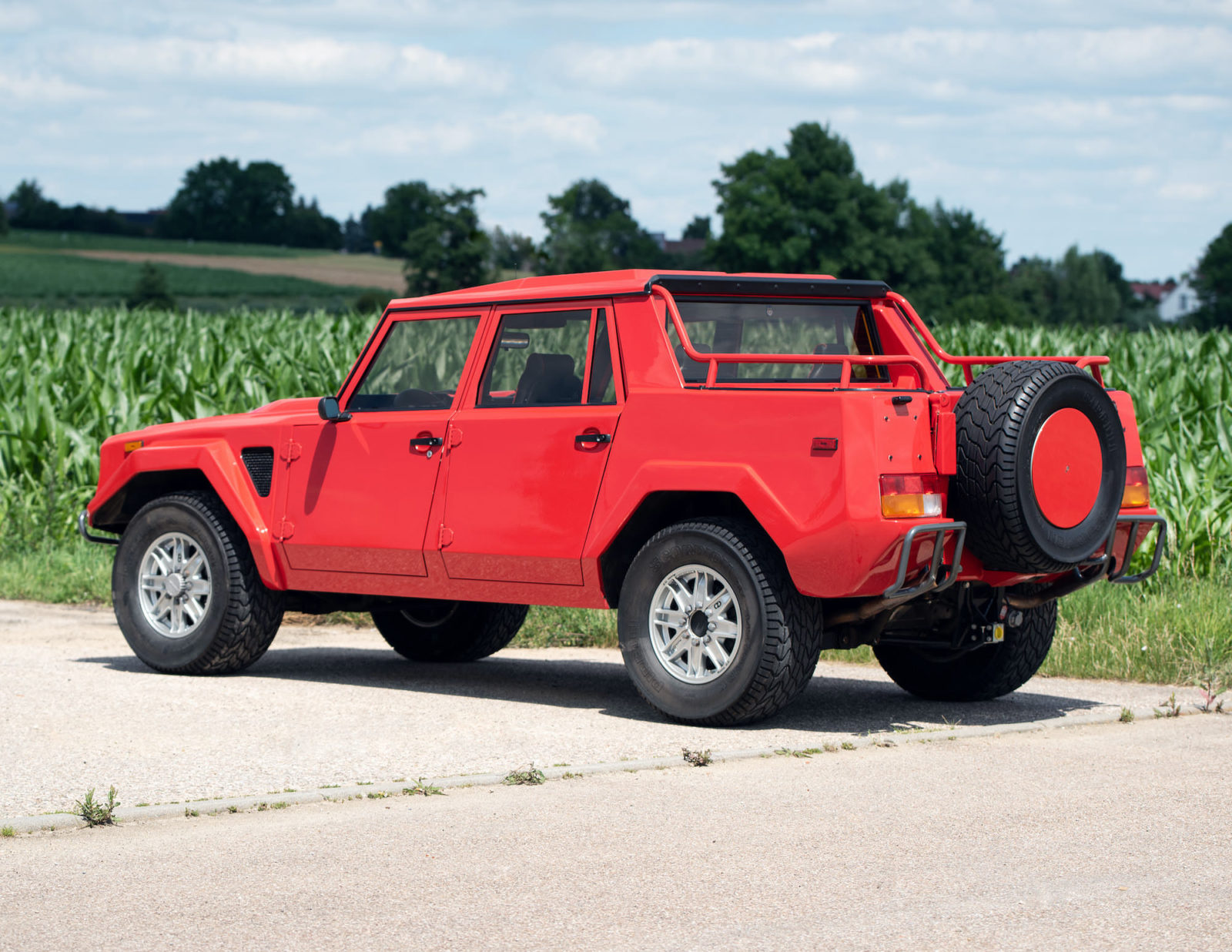 The Mighty Lamborghini LM002 – A Countach V12-Powered Luxury 4x4