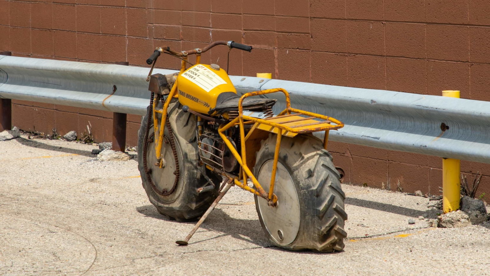 Une moto de projet insolite : Une Rokon Trail-Breaker à deux roues ...