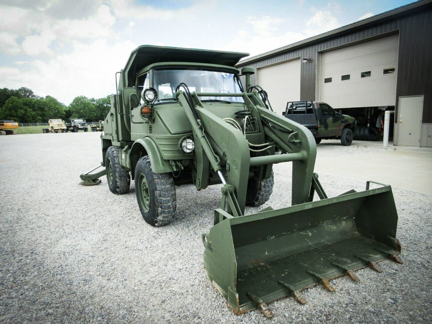 Ex-US Military Unimog 419 Freightliner Earthmover - $25,999 USD