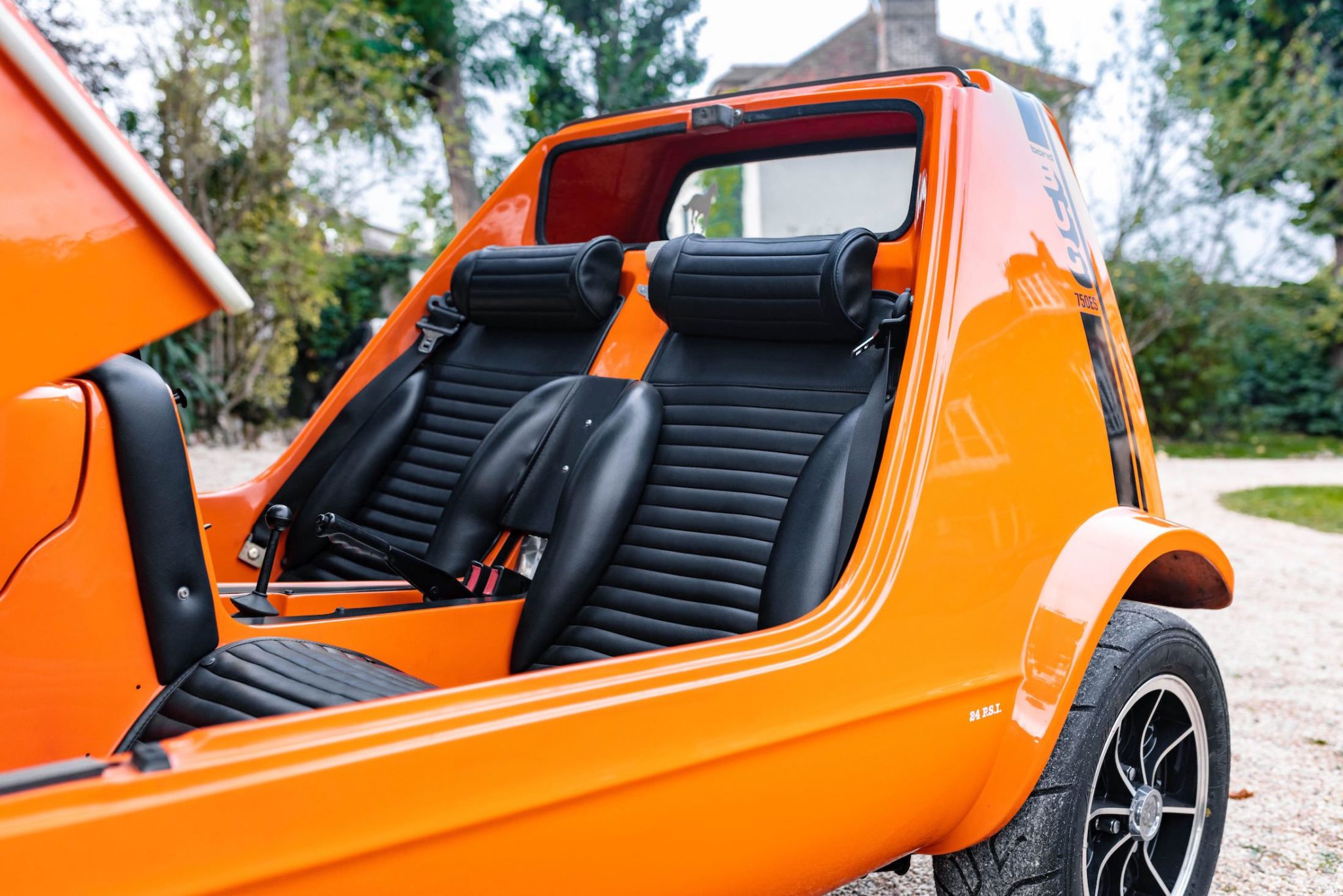 The Super Bond Bug – A 150 bhp Superbike-Powered Three-Wheeler