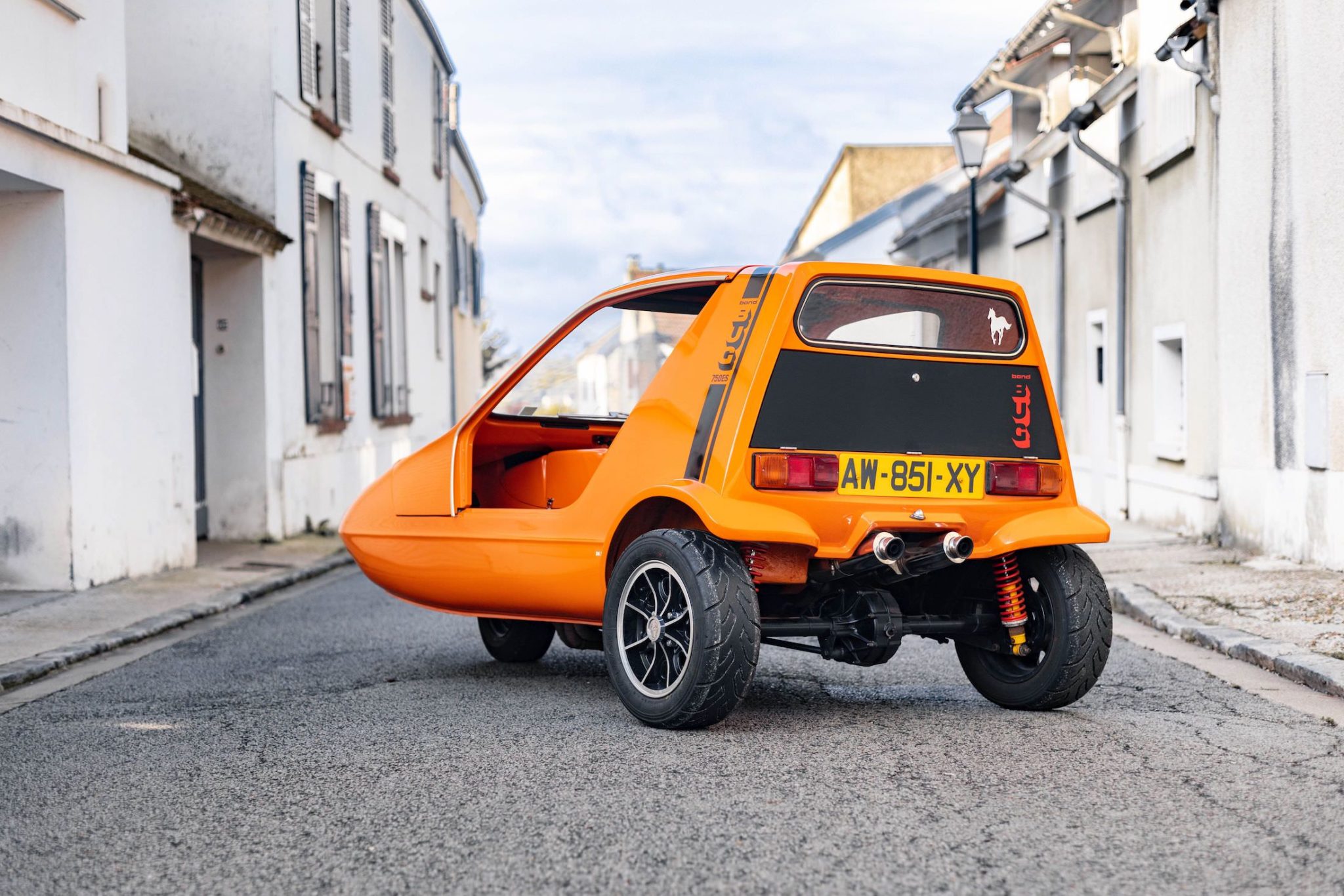The Super Bond Bug – A 150 bhp Superbike-Powered Three-Wheeler