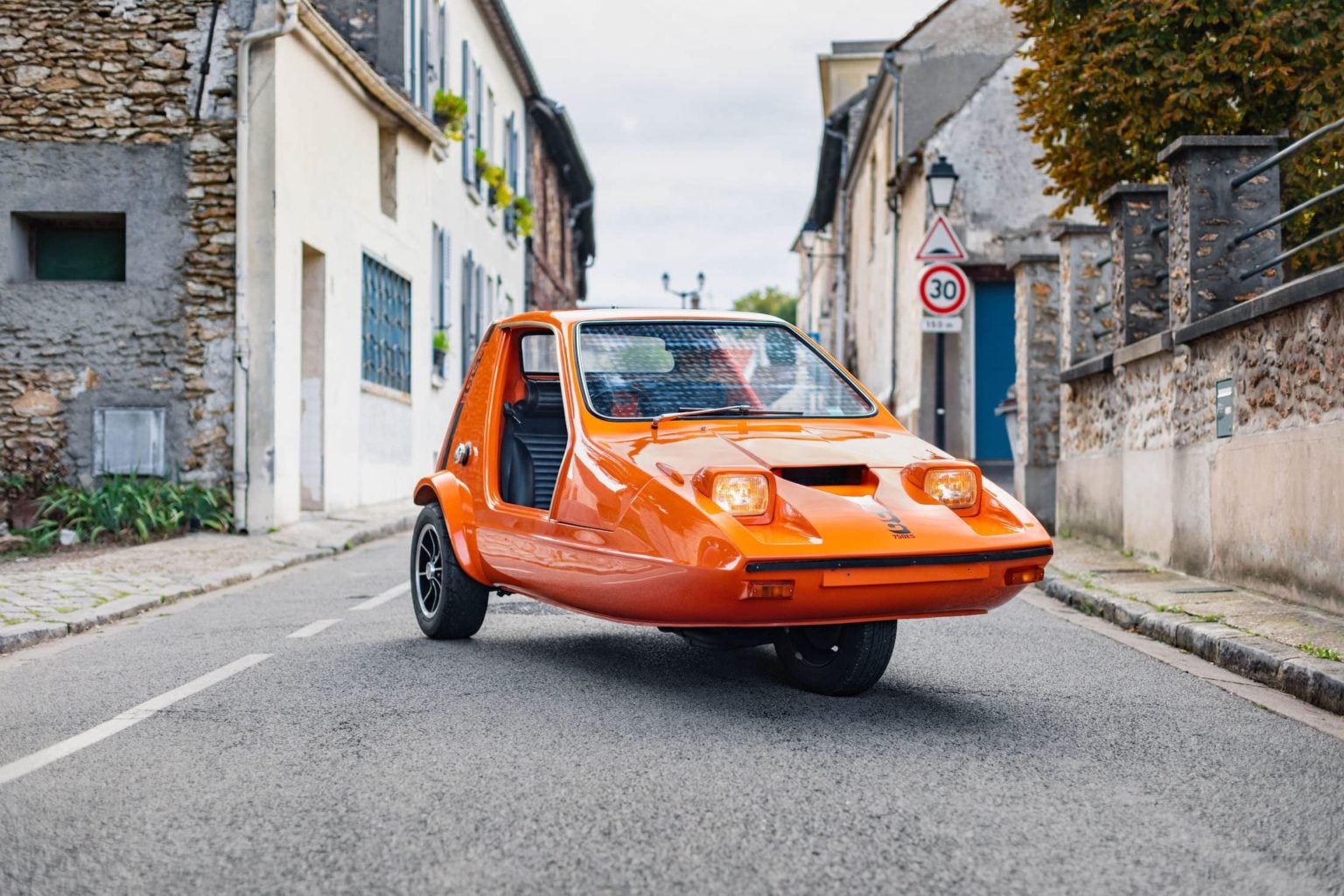 The Super Bond Bug – A 150 bhp Superbike-Powered Three-Wheeler
