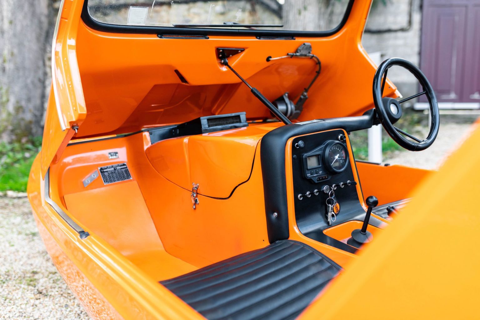 The Super Bond Bug – A 150 bhp Superbike-Powered Three-Wheeler