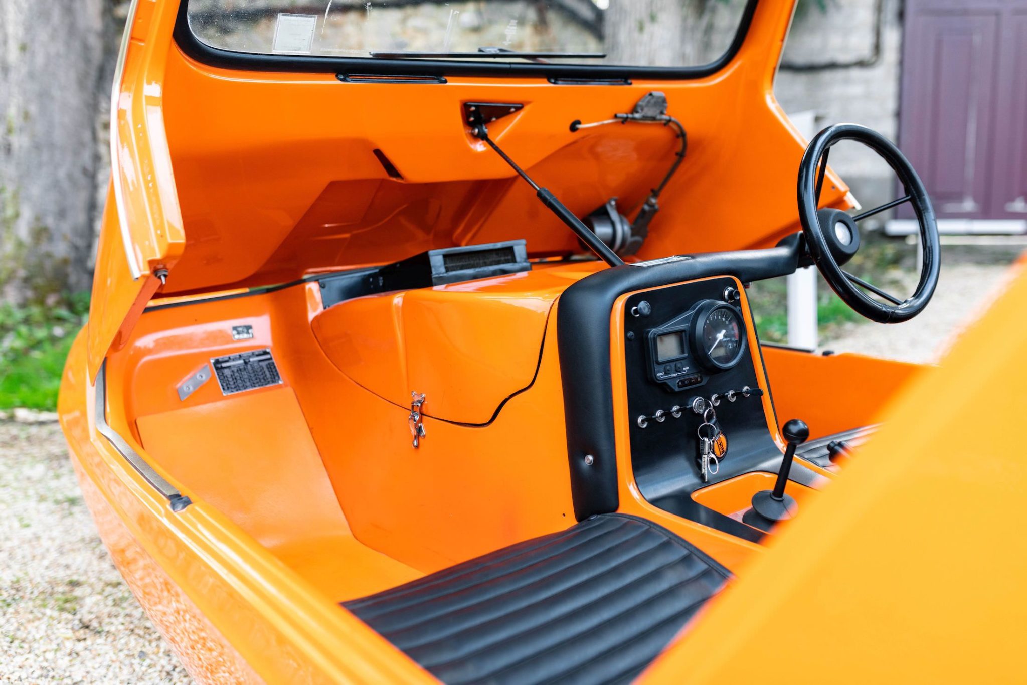 The Super Bond Bug – A 150 bhp Superbike-Powered Three-Wheeler