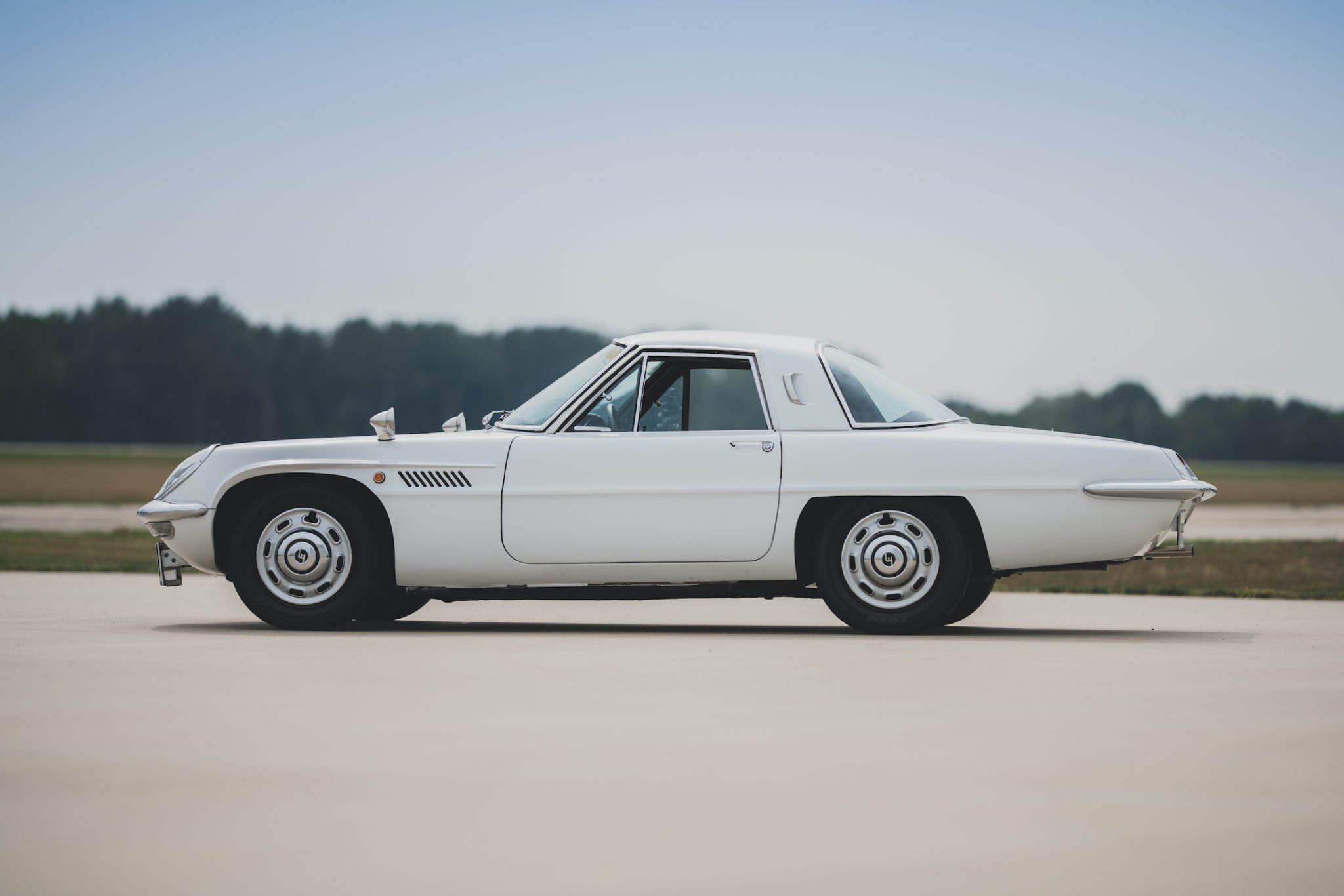 The Mazda Cosmo Sport – The World's First Mass-Produced Twin Rotary ...