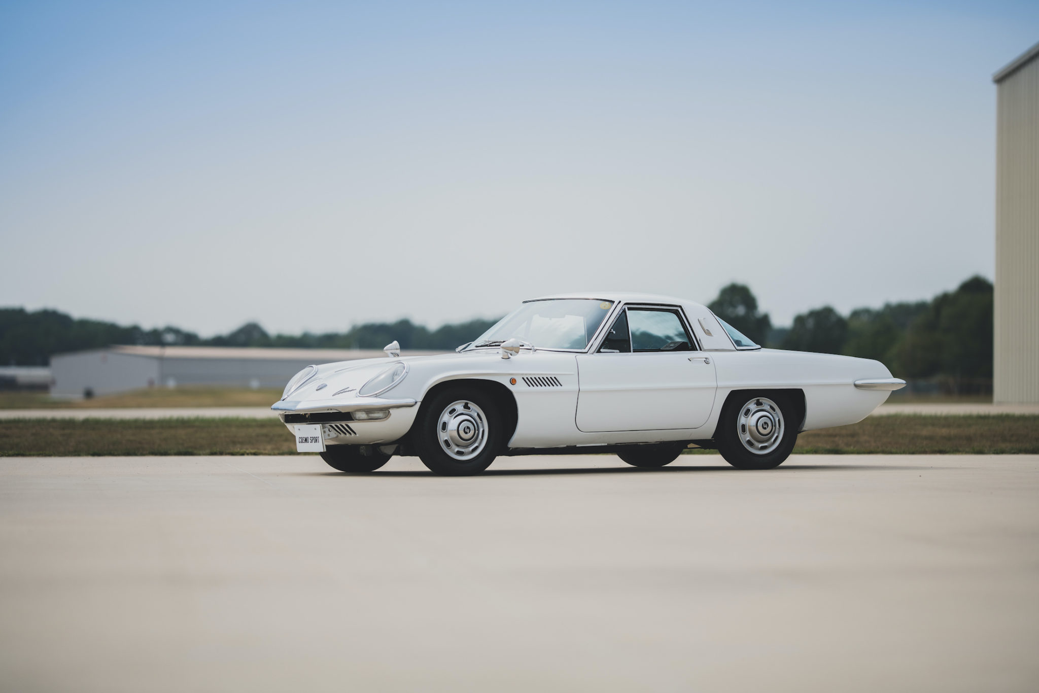 The Mazda Cosmo Sport – The World's First Mass-Produced Twin Rotary ...