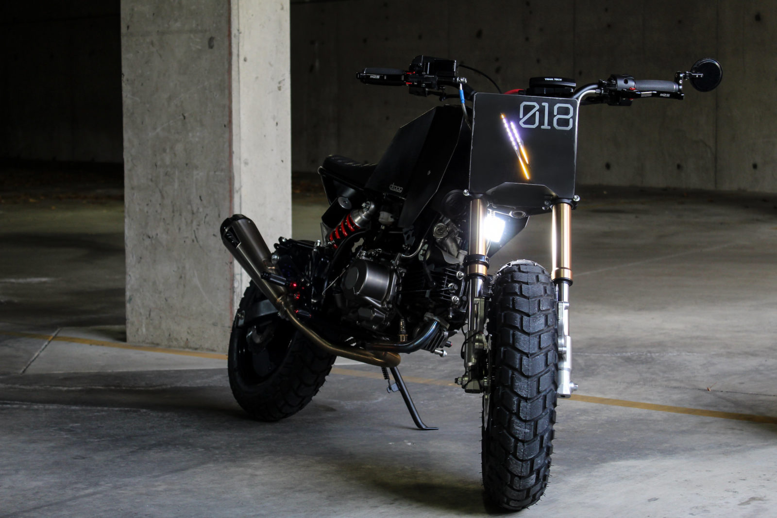 The Droog Moto DM-018 Mini Fighter