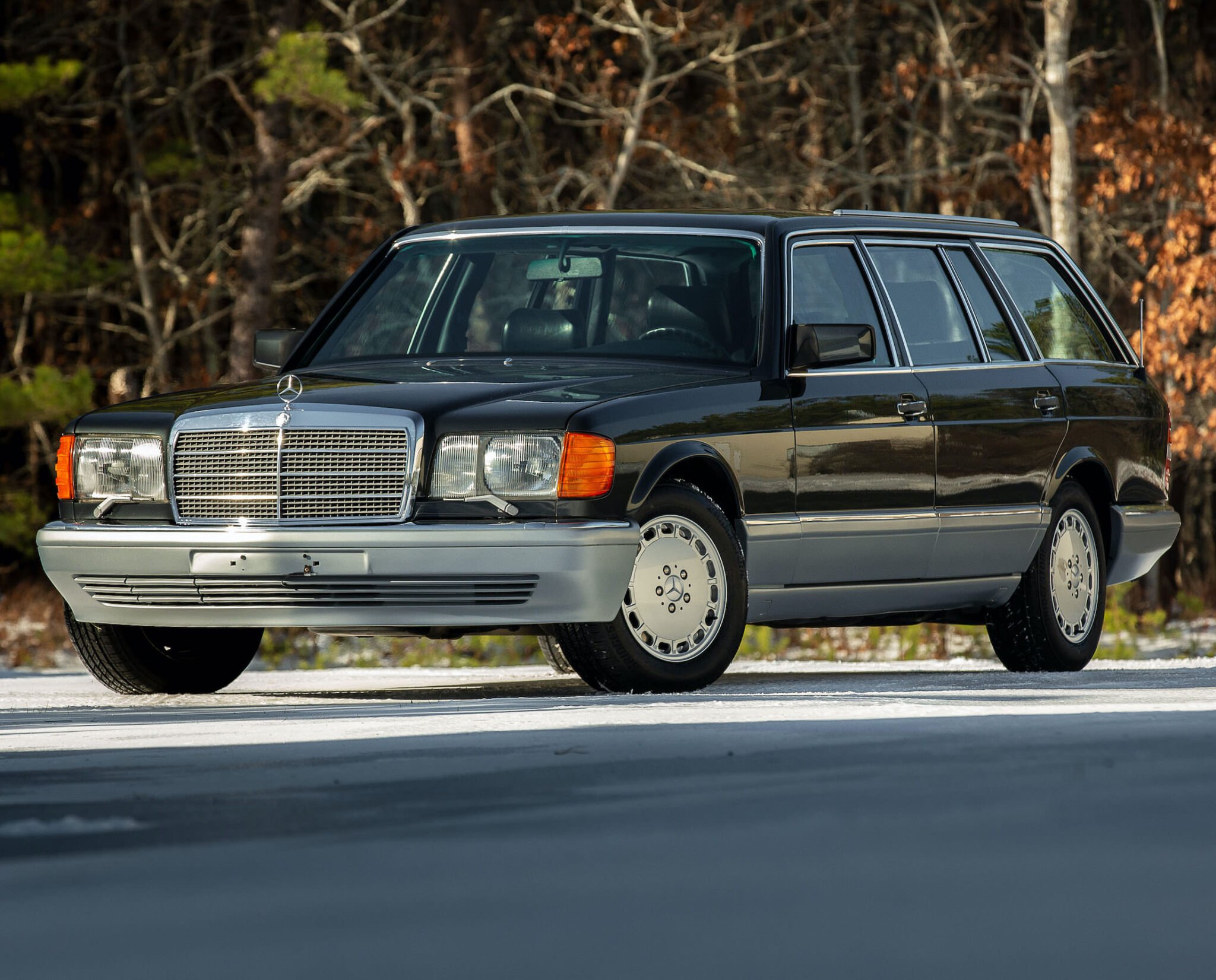 Station Wagon Sleeper: A 300 hp 5.5 Litre V8 Mercedes-Benz 560 TEL ...