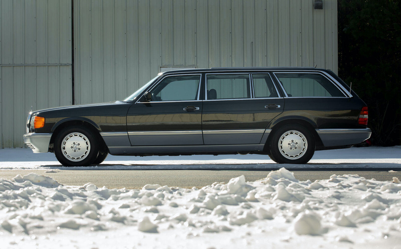Station Wagon Sleeper: A 300 hp 5.5 Litre V8 Mercedes-Benz 560 TEL ...